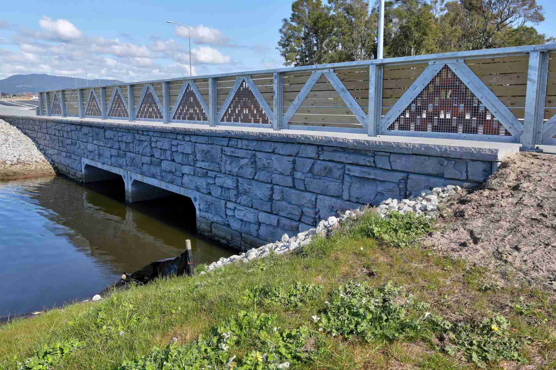 Emerald Shores Drive - MagnumStone™ MSE System and Gravity System - Cirtex